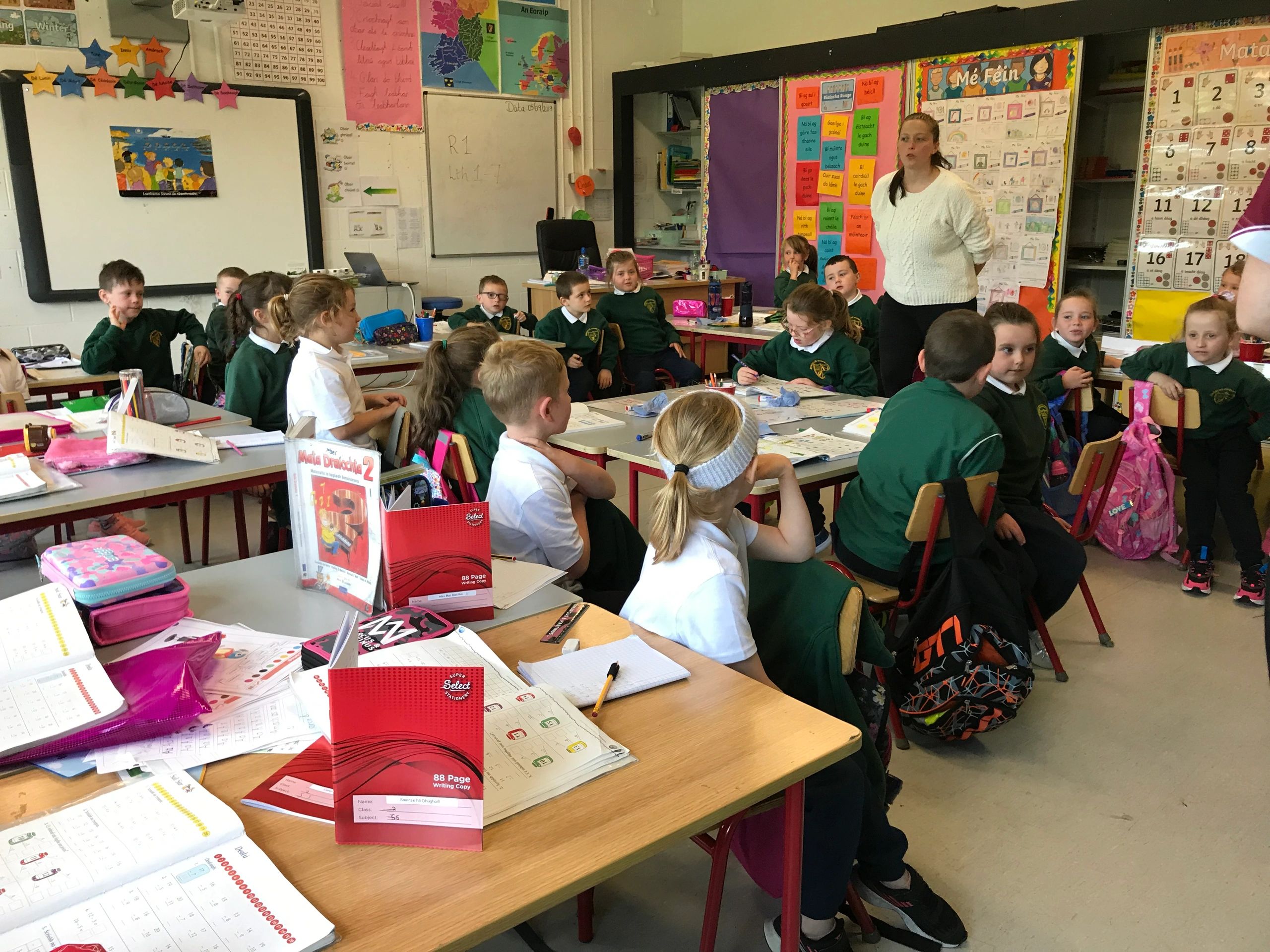 Déan Teagmháil Linn | Gaelscoil Éadan Doire