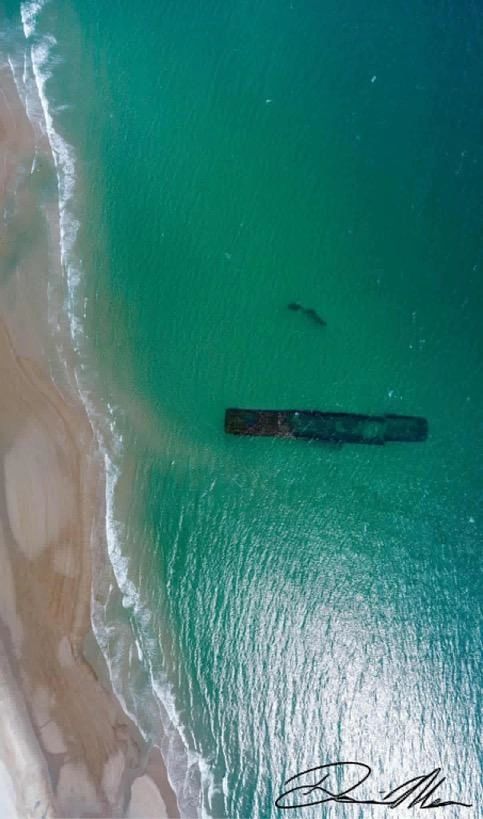 Picture of sunken barge at Narragansett Town Beach