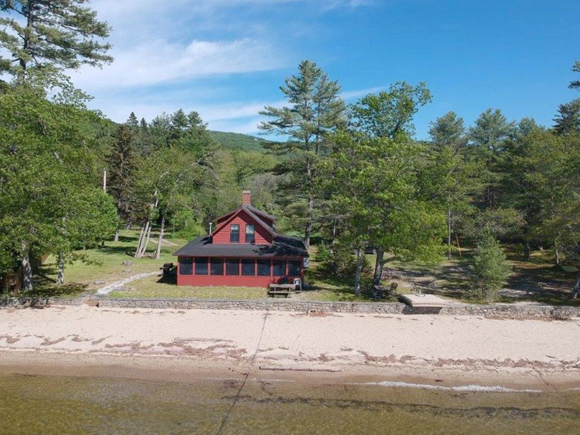 New Hampshire Lakes: Discover Our Newfound Lake Cottage
