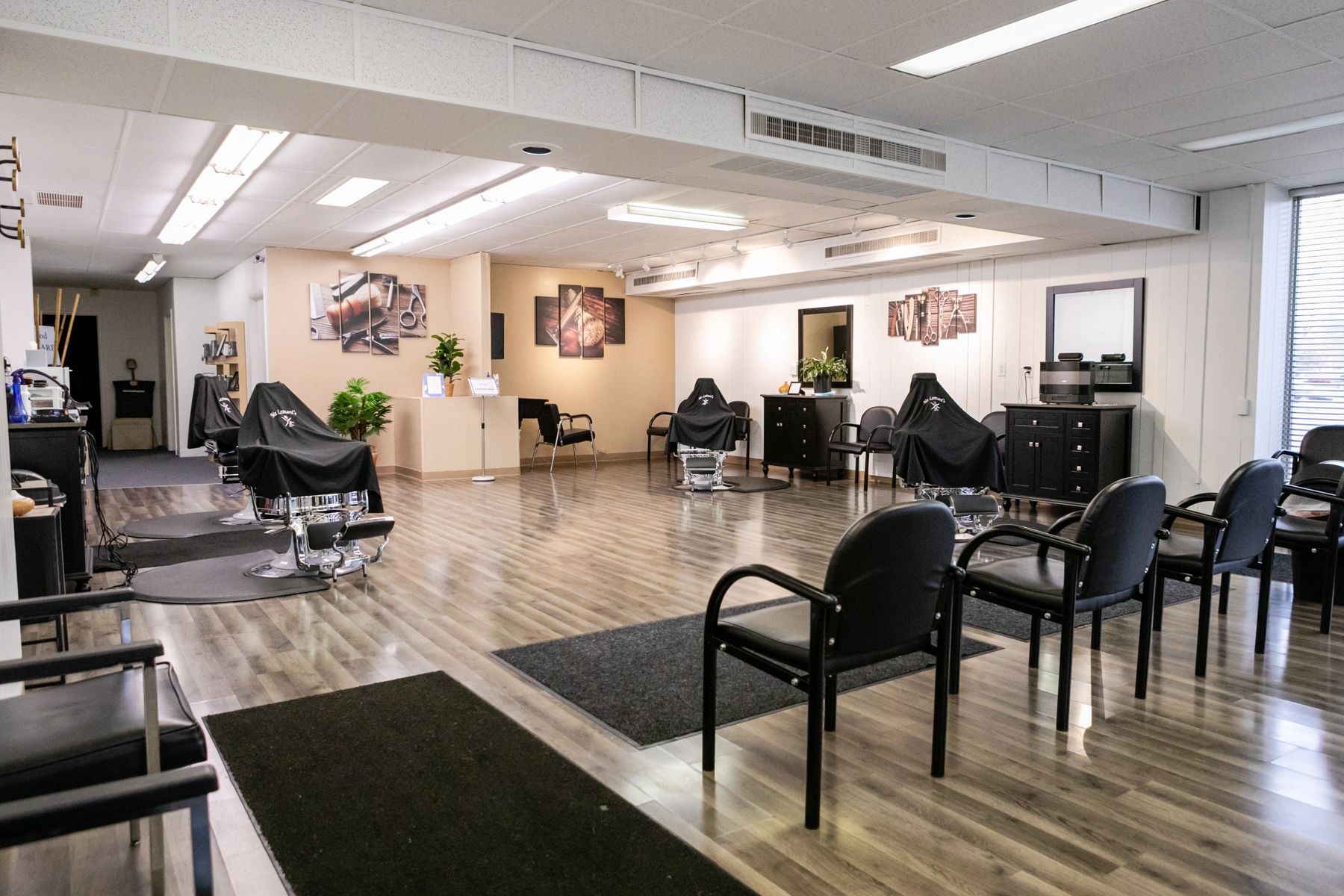 Mr. Leonard's Barber and Skin Salon - Salon - Merrillville, Indiana