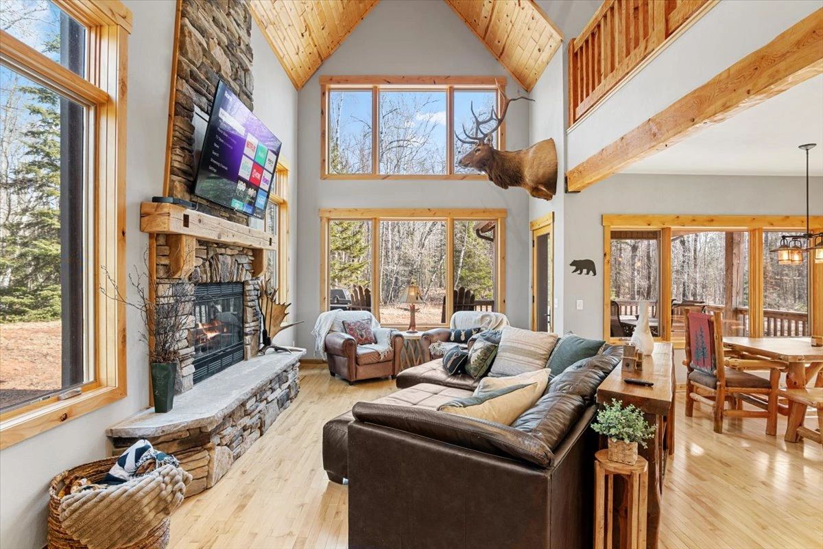 Nemadji Lodge | Premier Foxboro Wisconsin Cabin Rental