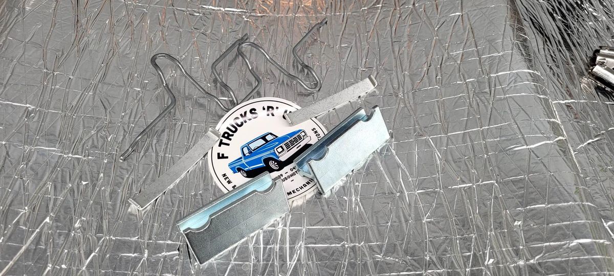 Ford F250 F350 1976 - 1986 Anti Rattle + Retainer Wedge Clip Set