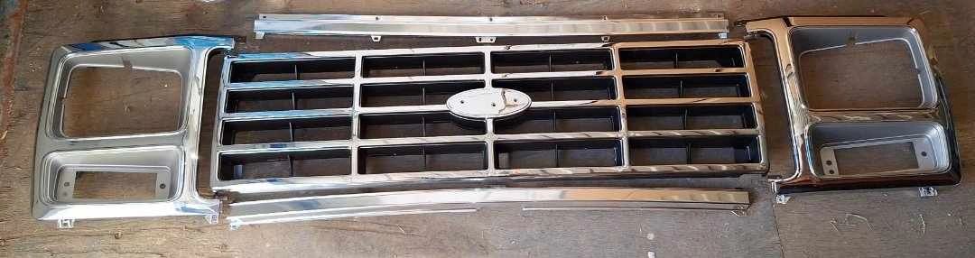 Ford F100 F150 F250 F350 Bronco 1981-1986 Complete Front Grill Assembly