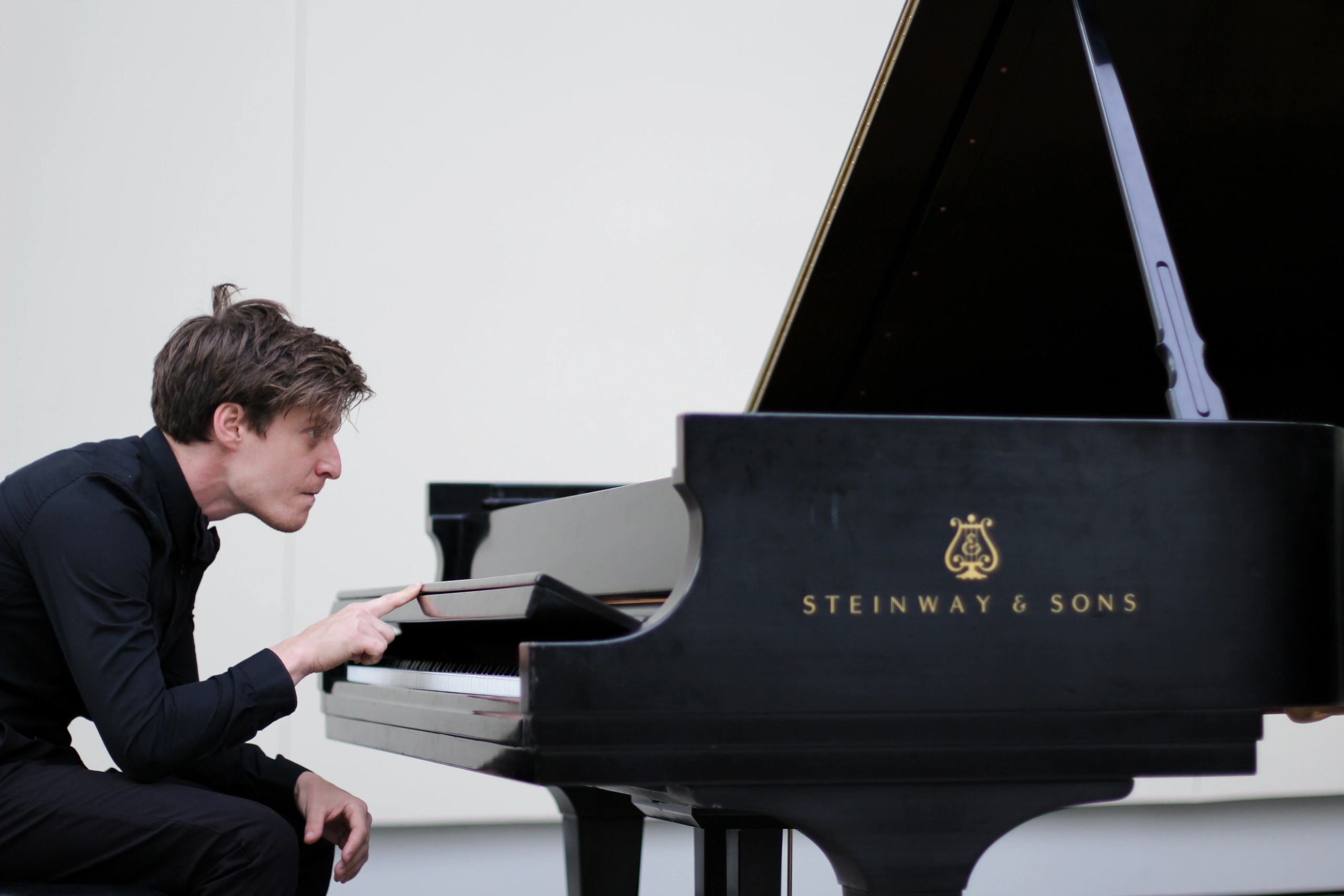 Alex Demers - Actor, Performer