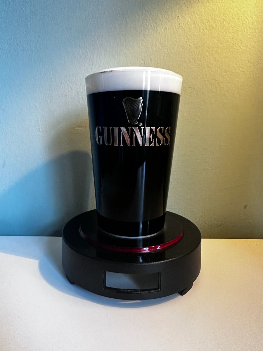 90s 퐆퐔퐈퐍퐍퐄퐒퐒 Draught Font