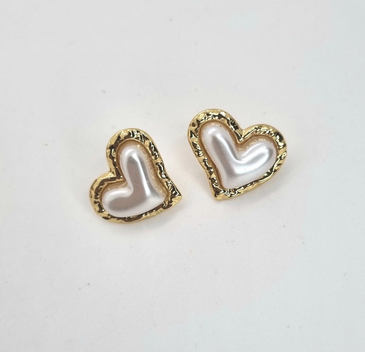 Melted pearl gold heart earrings