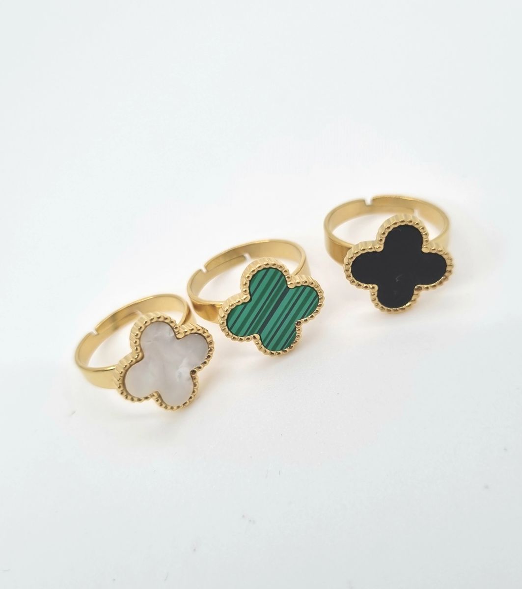 Four leaf clover rings