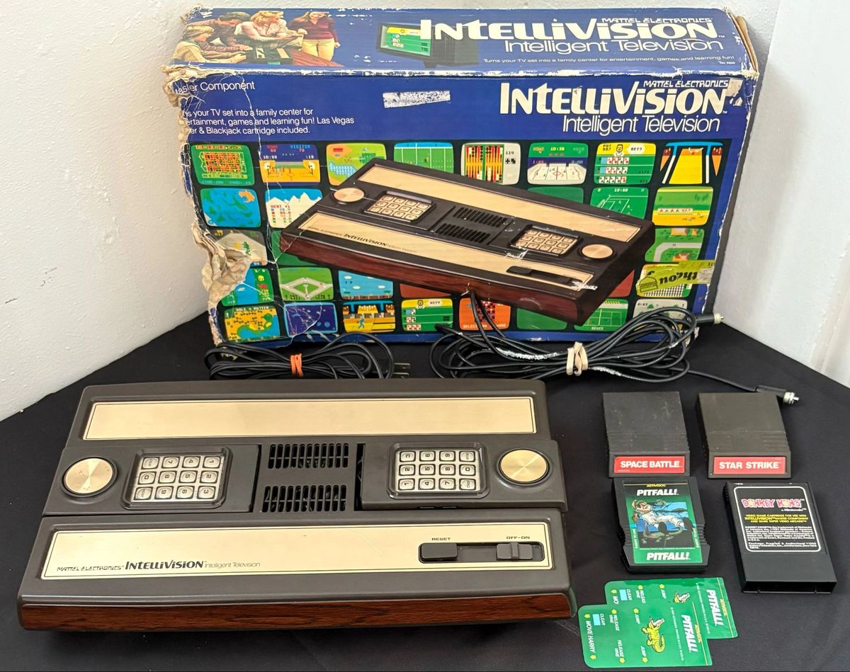 Intellivision Console in EXCELLENT Condition w/ Donkey Kong AND Pitfall!