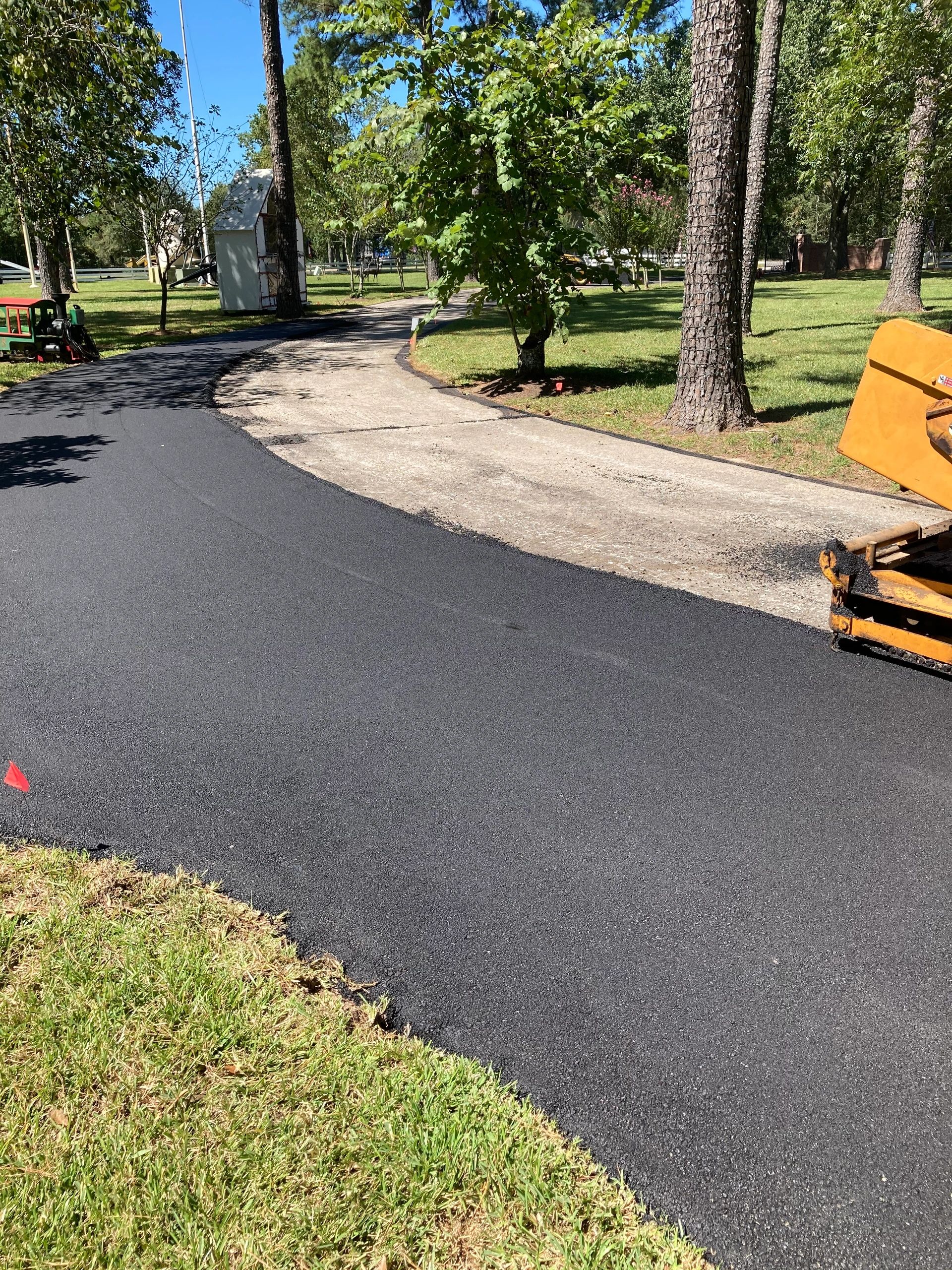 Expert Asphalt Driveway Paving Services