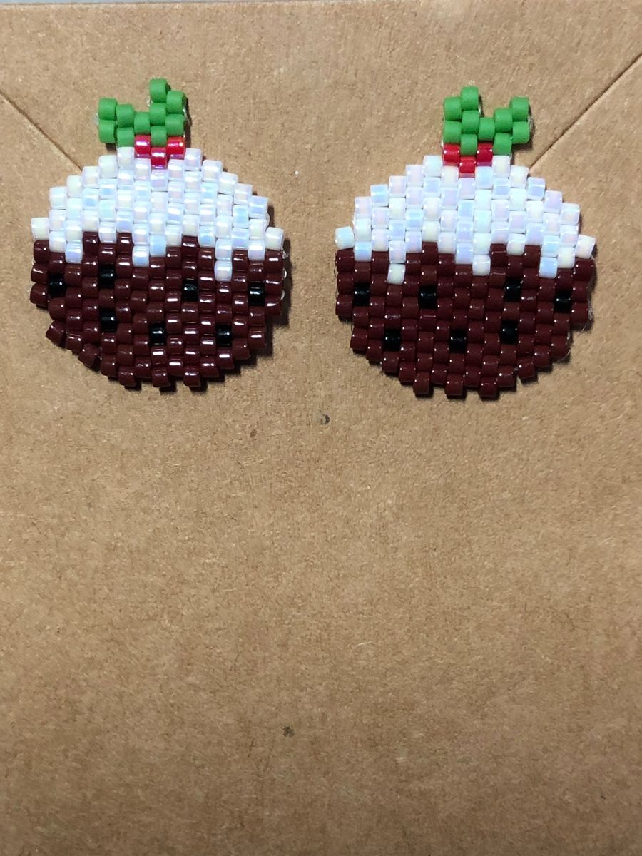 Brick Stitch Christmas Pudding Studs.