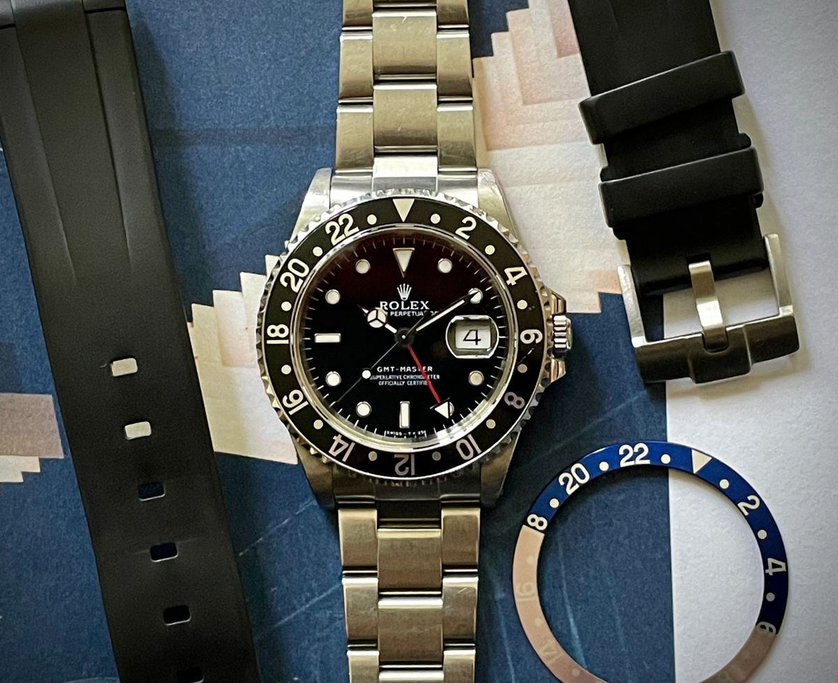 Rolex GMT-MASTER | 16700 Black and Pepsi Inserts - Rubber B Strap