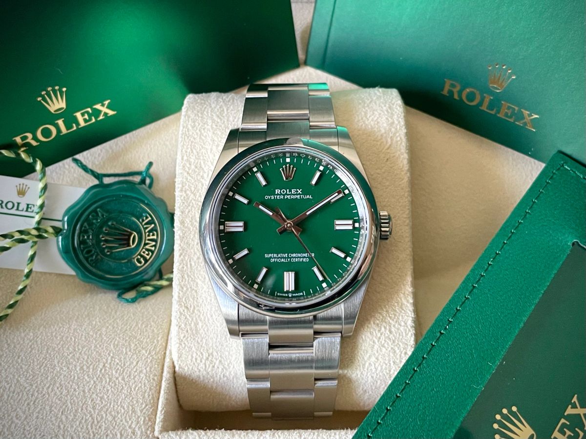 Rolex Oyster Perpetual 36mm | 126000 Green - Full Set