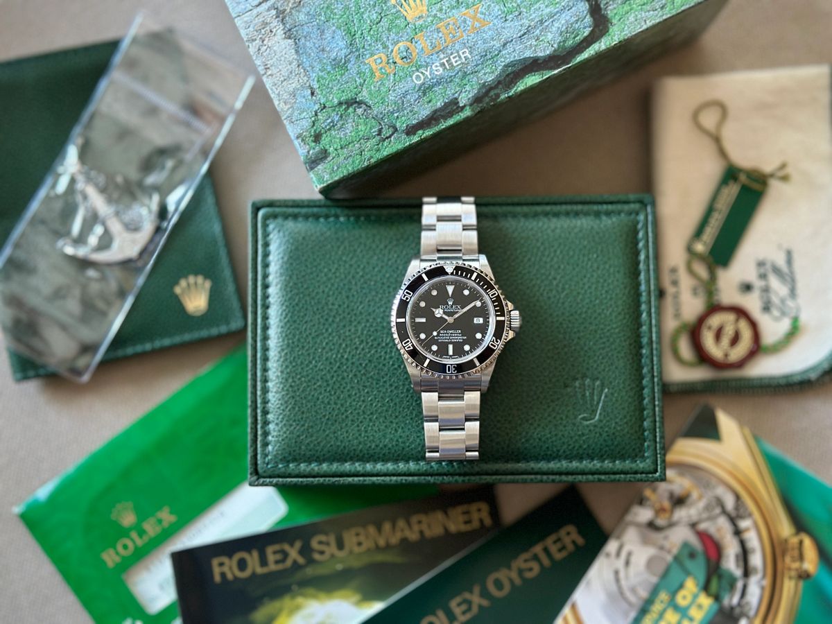 (SOLD) Rolex Sea-Dweller 40mm | 16600 - Collector Set!