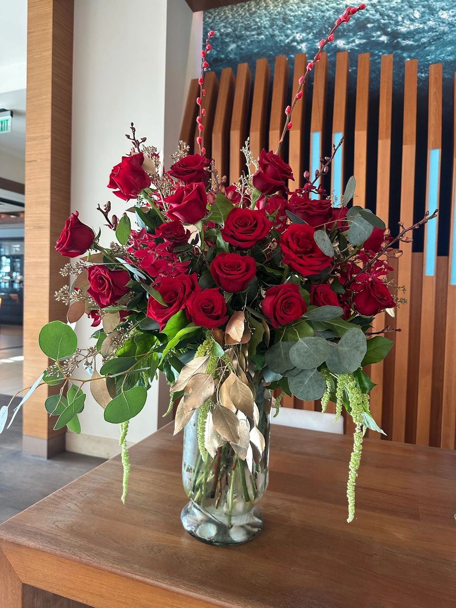 Atlas - A large bold arrangement of 30 LNB Epic Roses. Amaranthus, with ...
