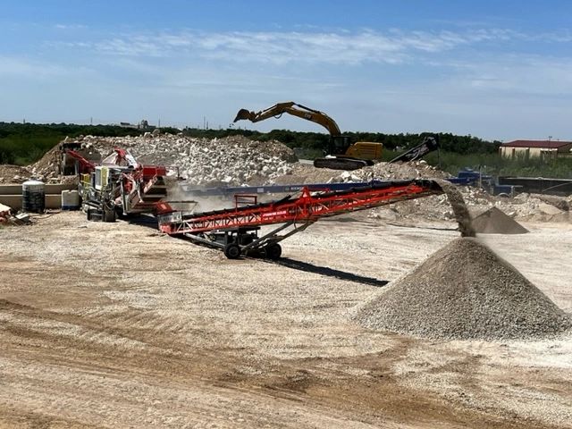 Mobile Rock Crushing Services | Comal Aggregate LLC
