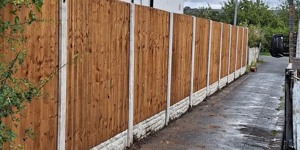 Ellesmere Port Fencing - Professional Fence Builders