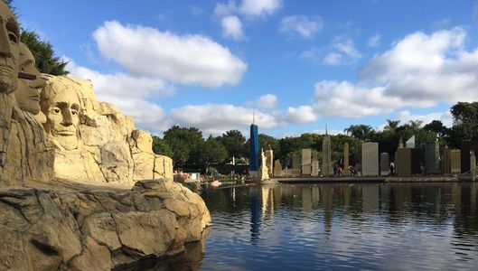 Southland Tour Co - Private Theme Park Tours, Disneyland Guide