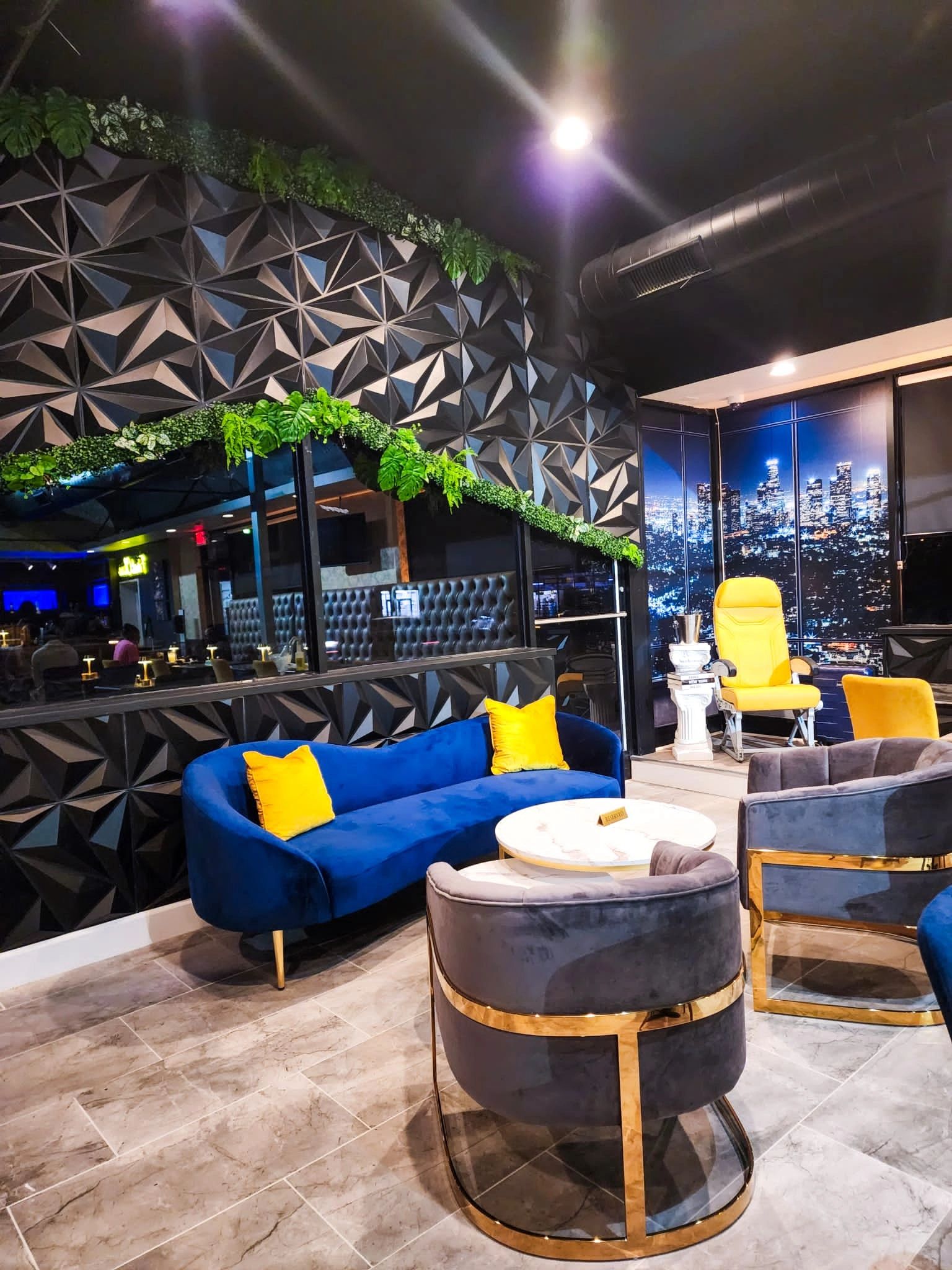 First Class Luxury Lounge