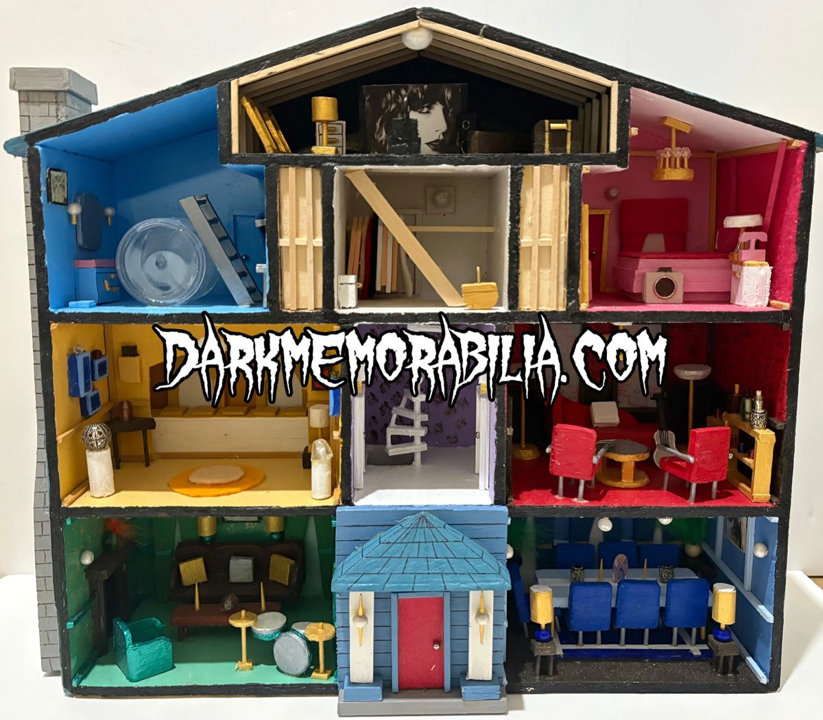 Taylor Swift house diorama handmade by an inmate on death row (Original ...