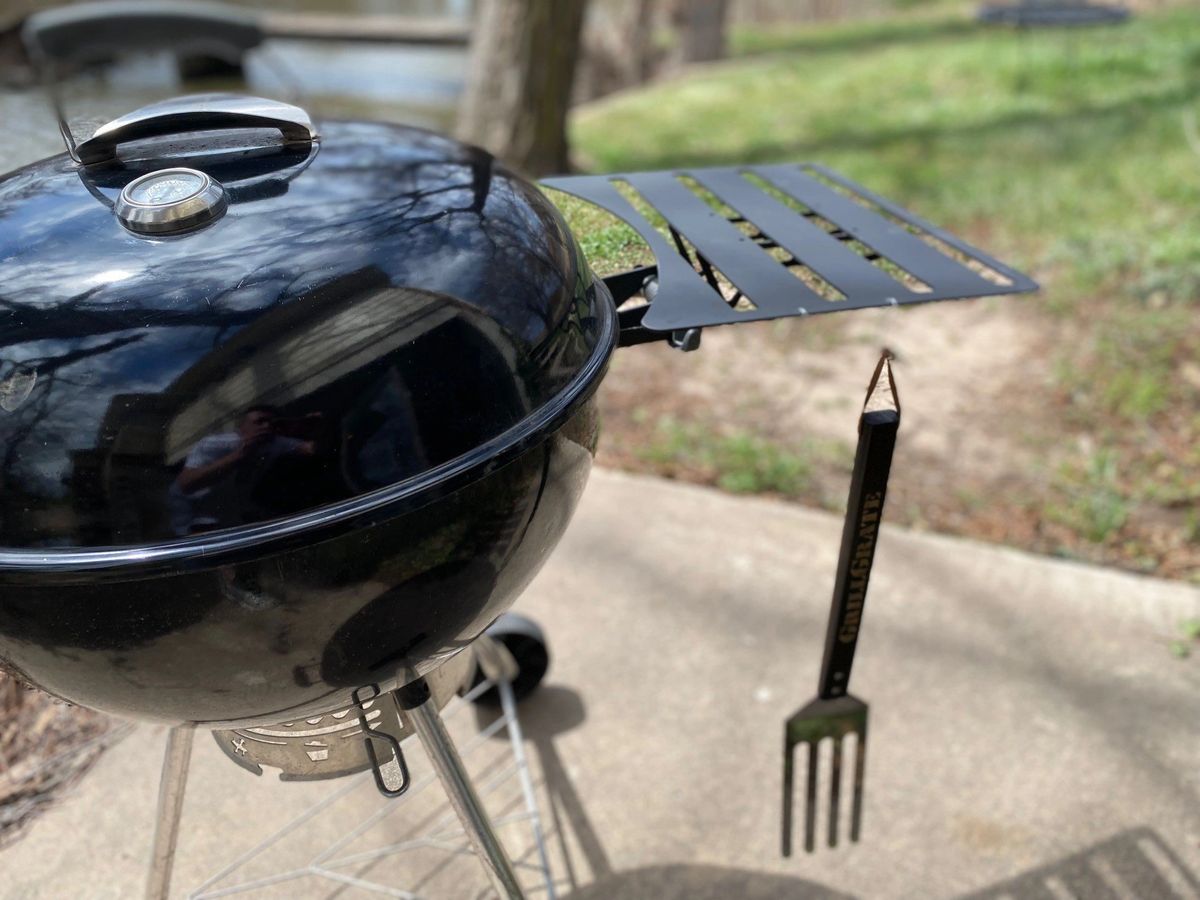 Gemini Outside shelf for Weber Kettle 22"