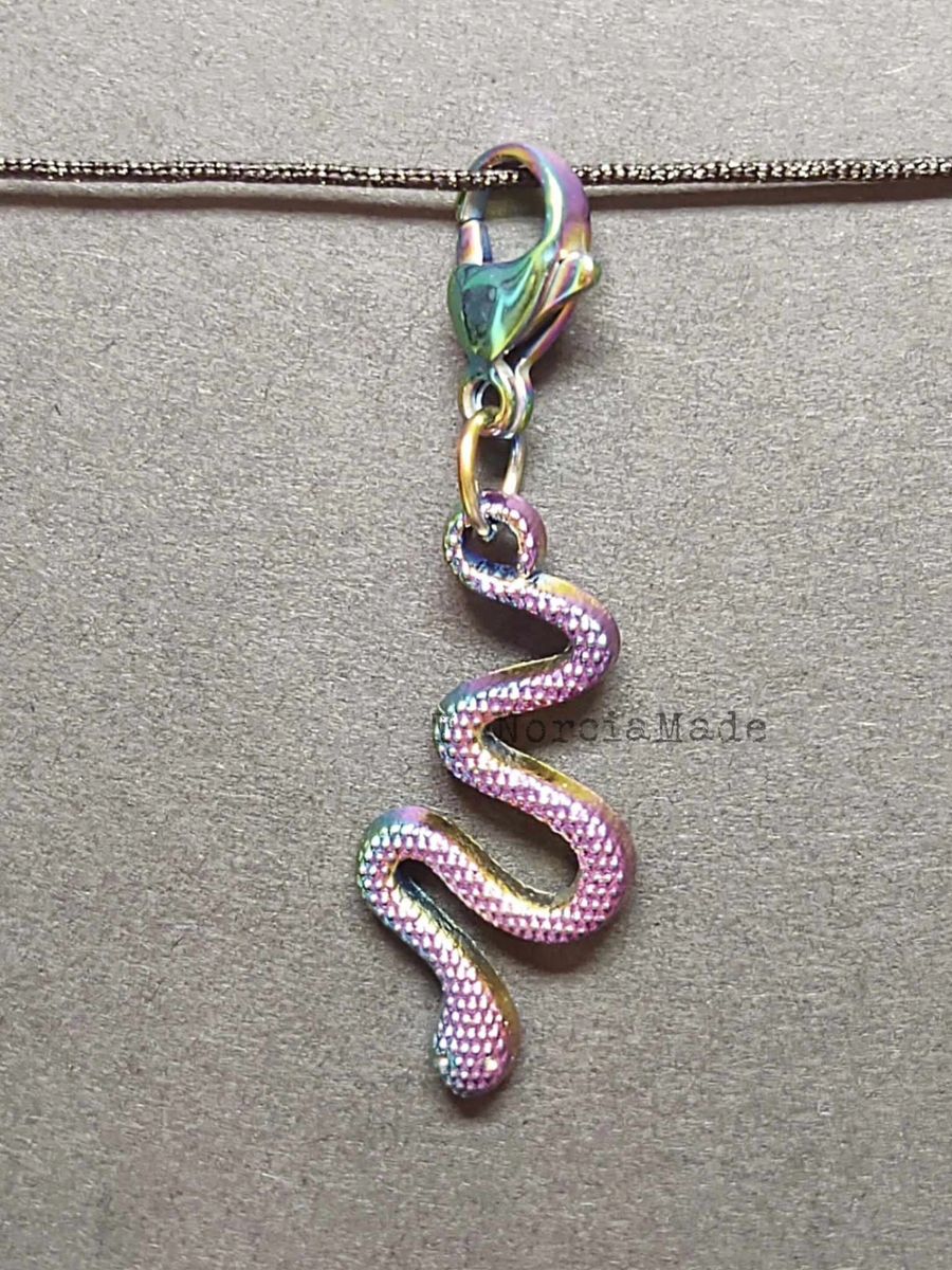 Serpent Neochrome Charm