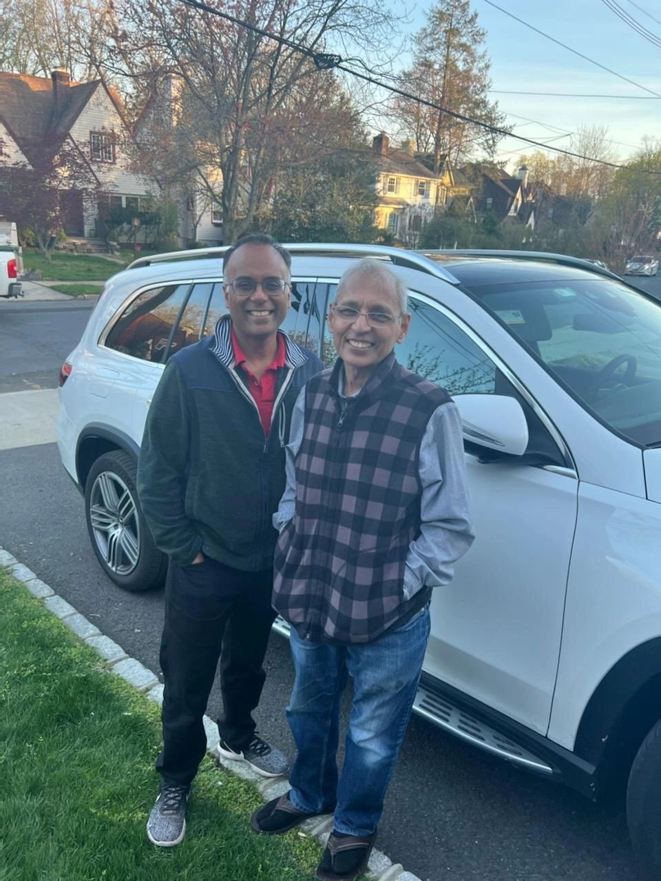 PalUpNow! Ride Pal Helps An Elderly With Grocery Shopping