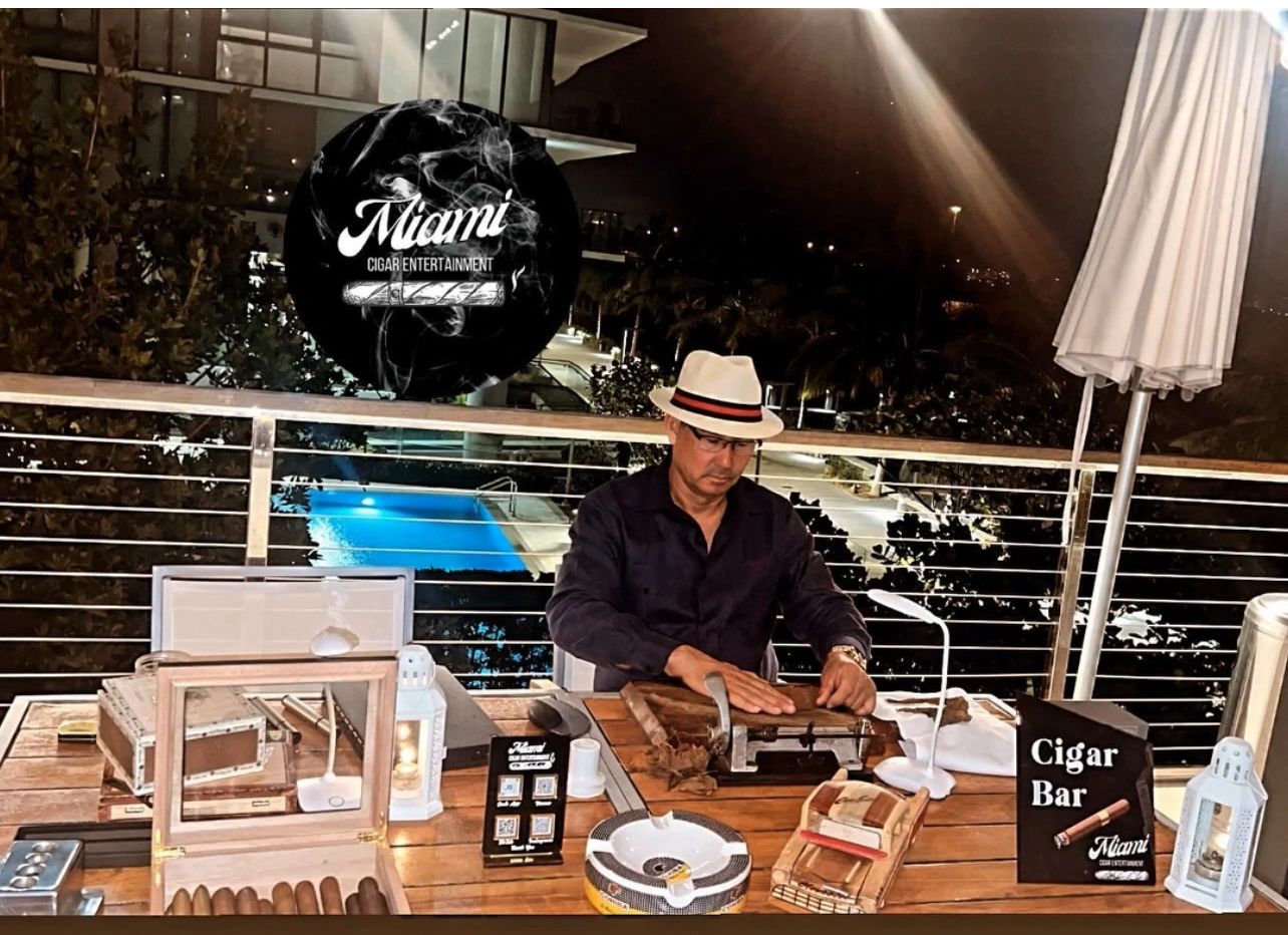 Live Cigar Rolling Service, Package #4 (100 Premium Cigars)