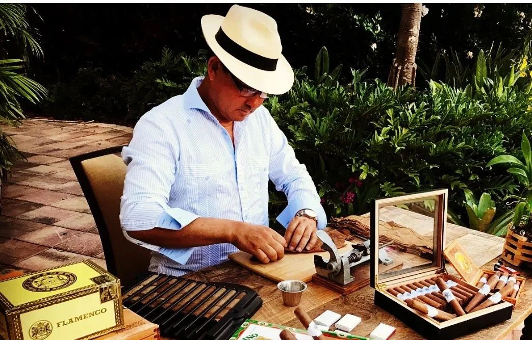 Cigar Rolling Service - Miami Cigar Entertainment