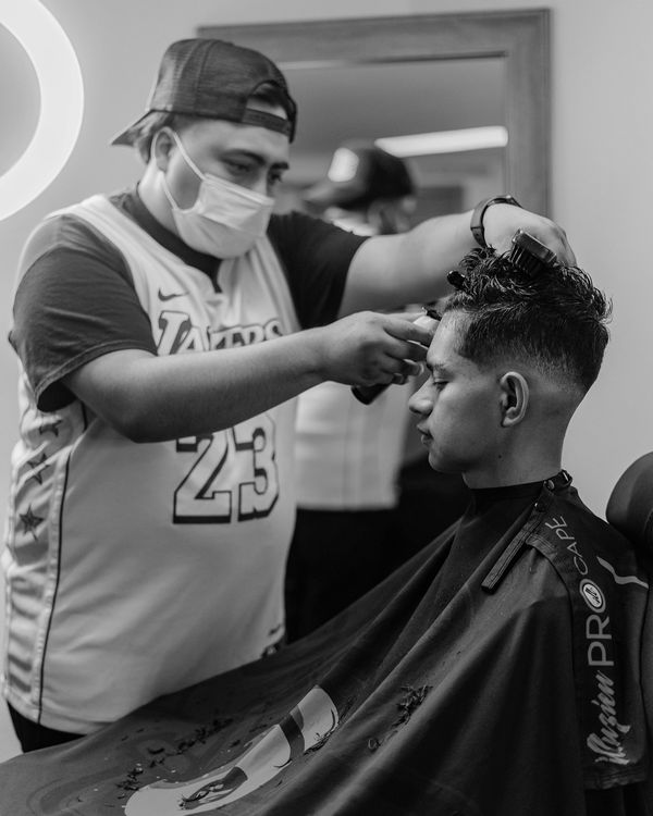 Barber - LeyzerCutz.com
