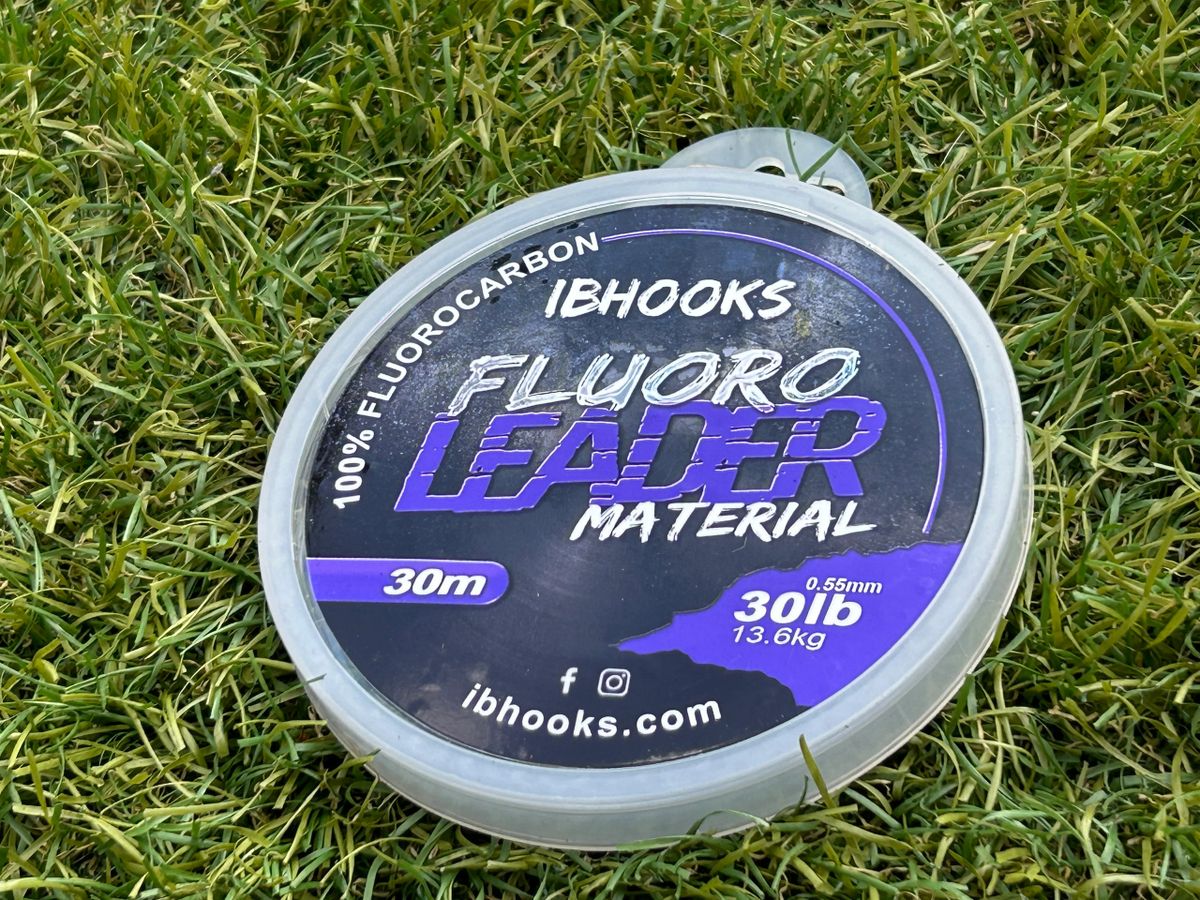 Fluorocarbon leader material