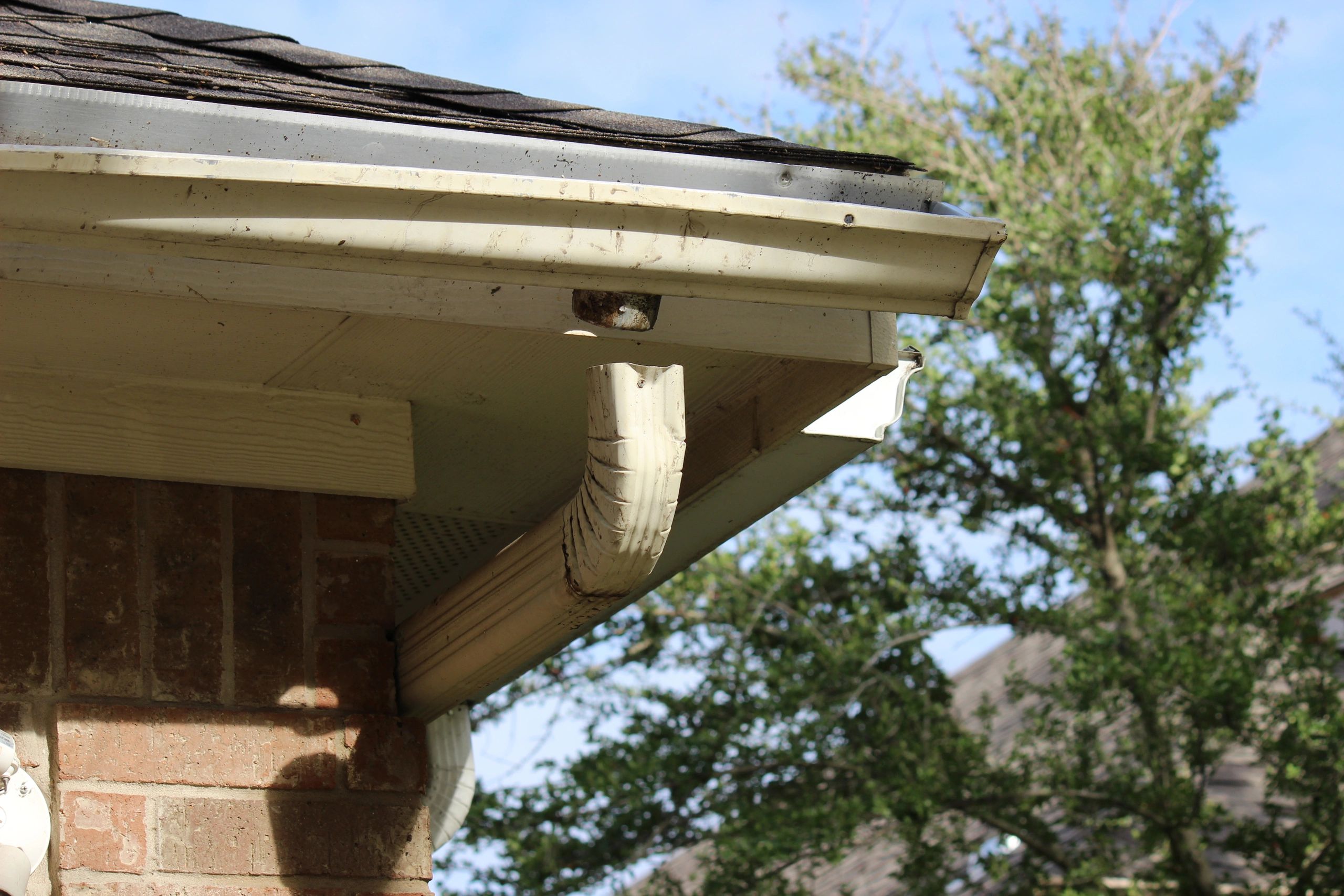 How to Spot Damage in Your Gutters: A Quick Guide for Homeowners.