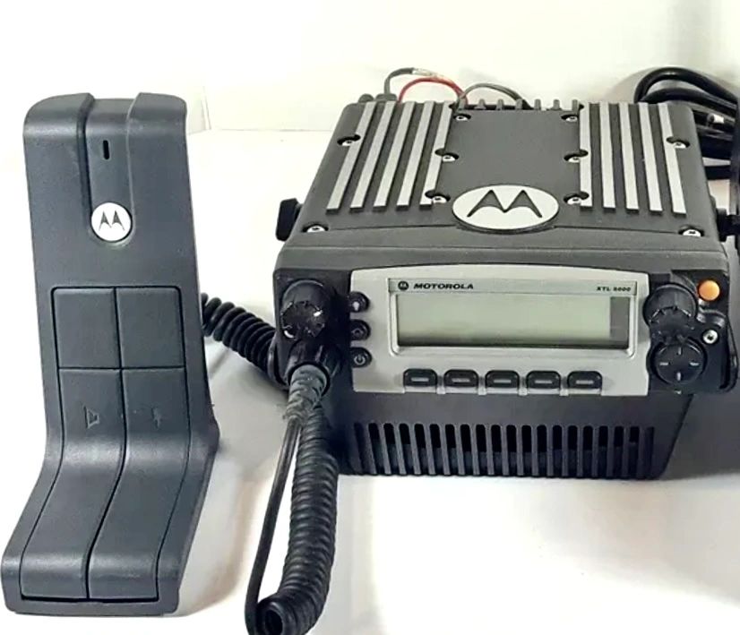Motorola XTL5000 VHF Base 136-174 MHz-Refurbished