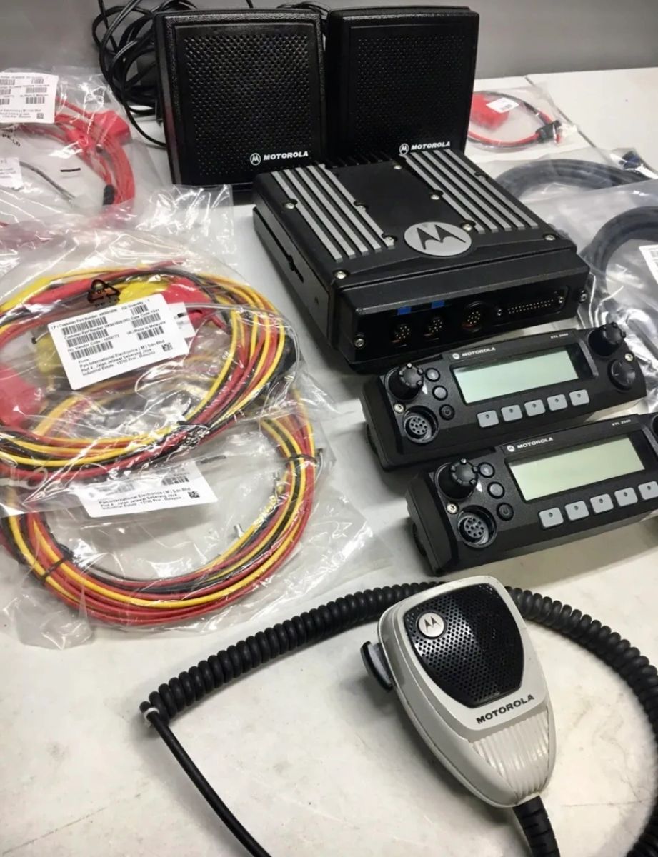 Motorola XTL2500 UHF 440-512* MHz P25 Dual Head Remote Mount Mobile ...