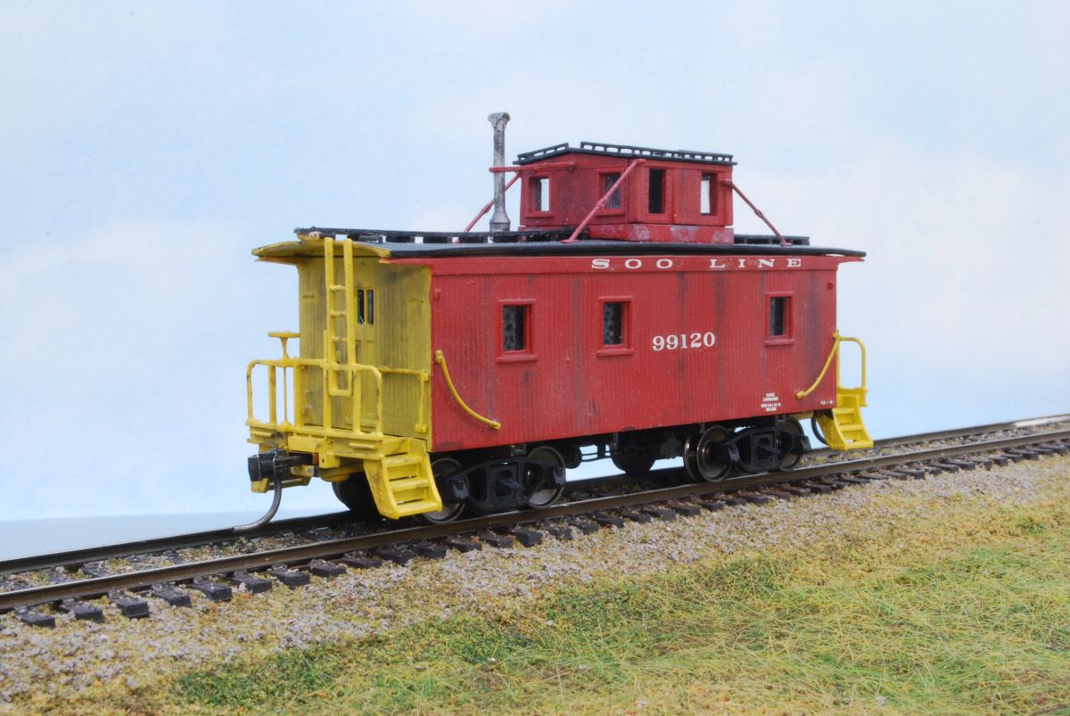 Soo Line Caboose Original Siding Arched Roof (HO)