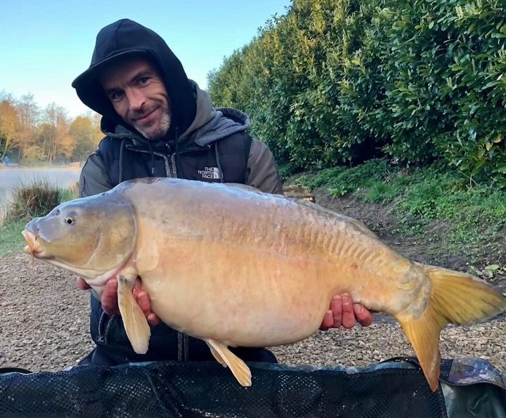 Matt has just landed this 33lb 4oz mirror carp!!!