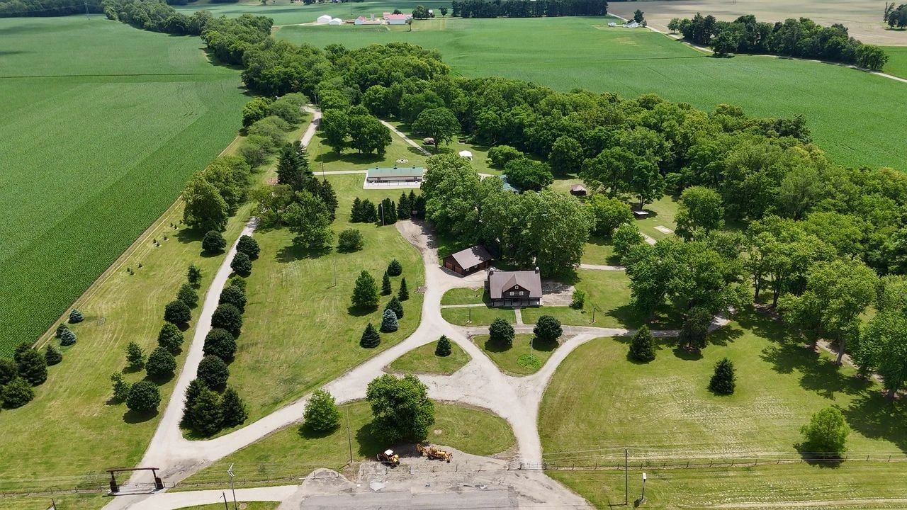 Gold Cliff Circleville