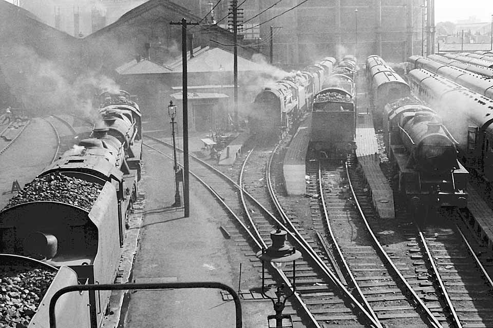 Peter@railwayphotography1960s.com