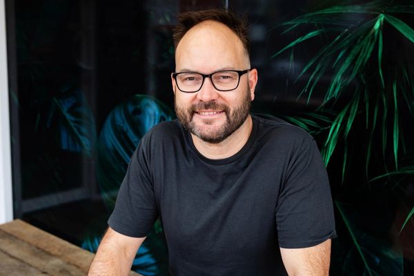 Dr Peter Lucas, Neurosurgeon - Home