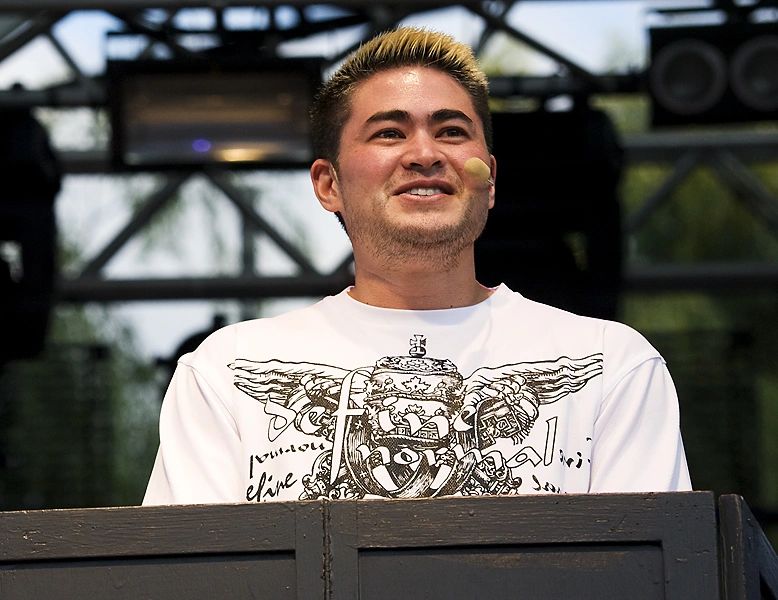 Thomas Beatie - Speaker, Author, Pop-Icon (Pregnant Man) and Dad