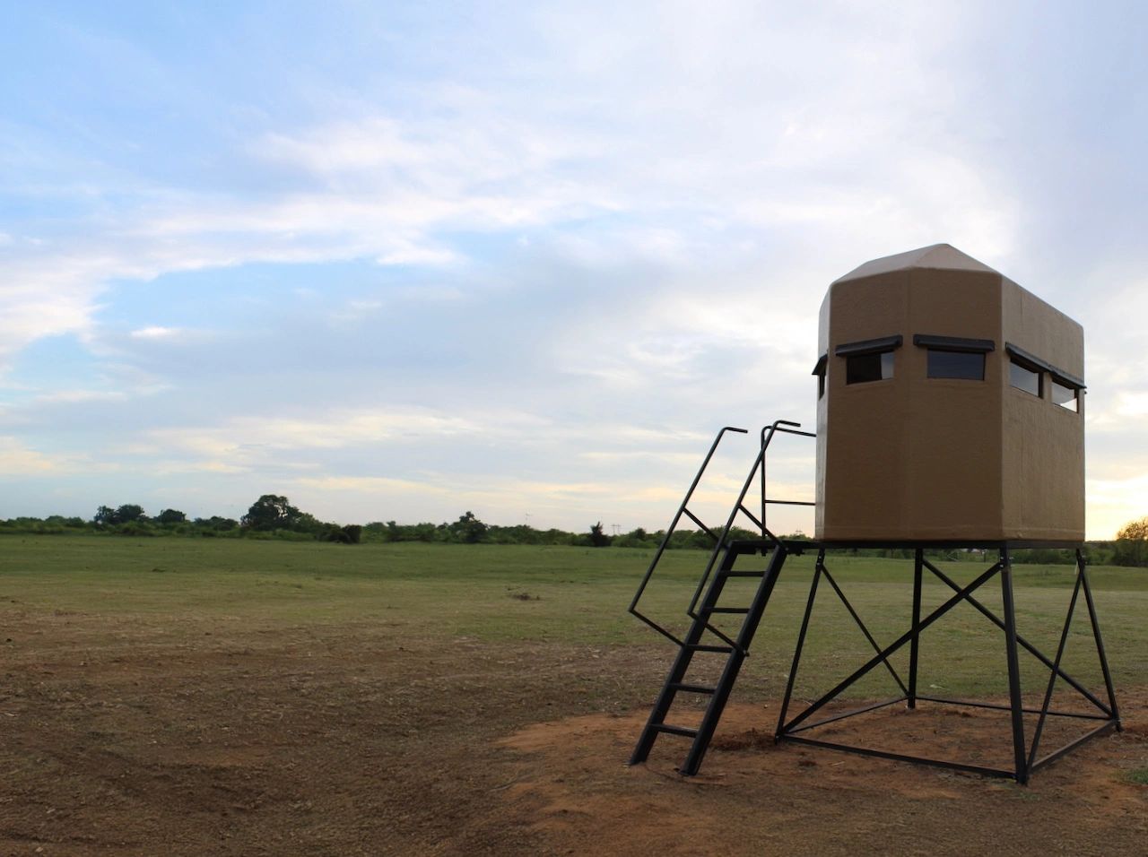 VisionX Manufacturing:Fiberglass Deer Blinds Stands & Towers