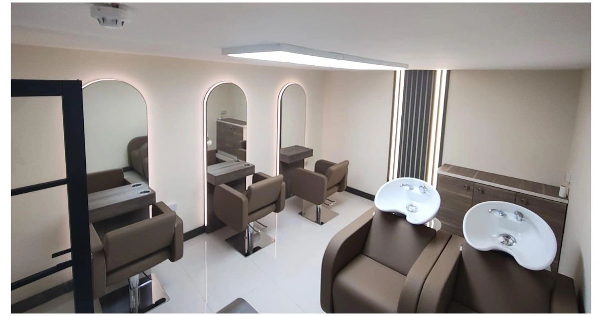 Small Salon Design & Furnish Ideas: A Project by Inspiring Salons