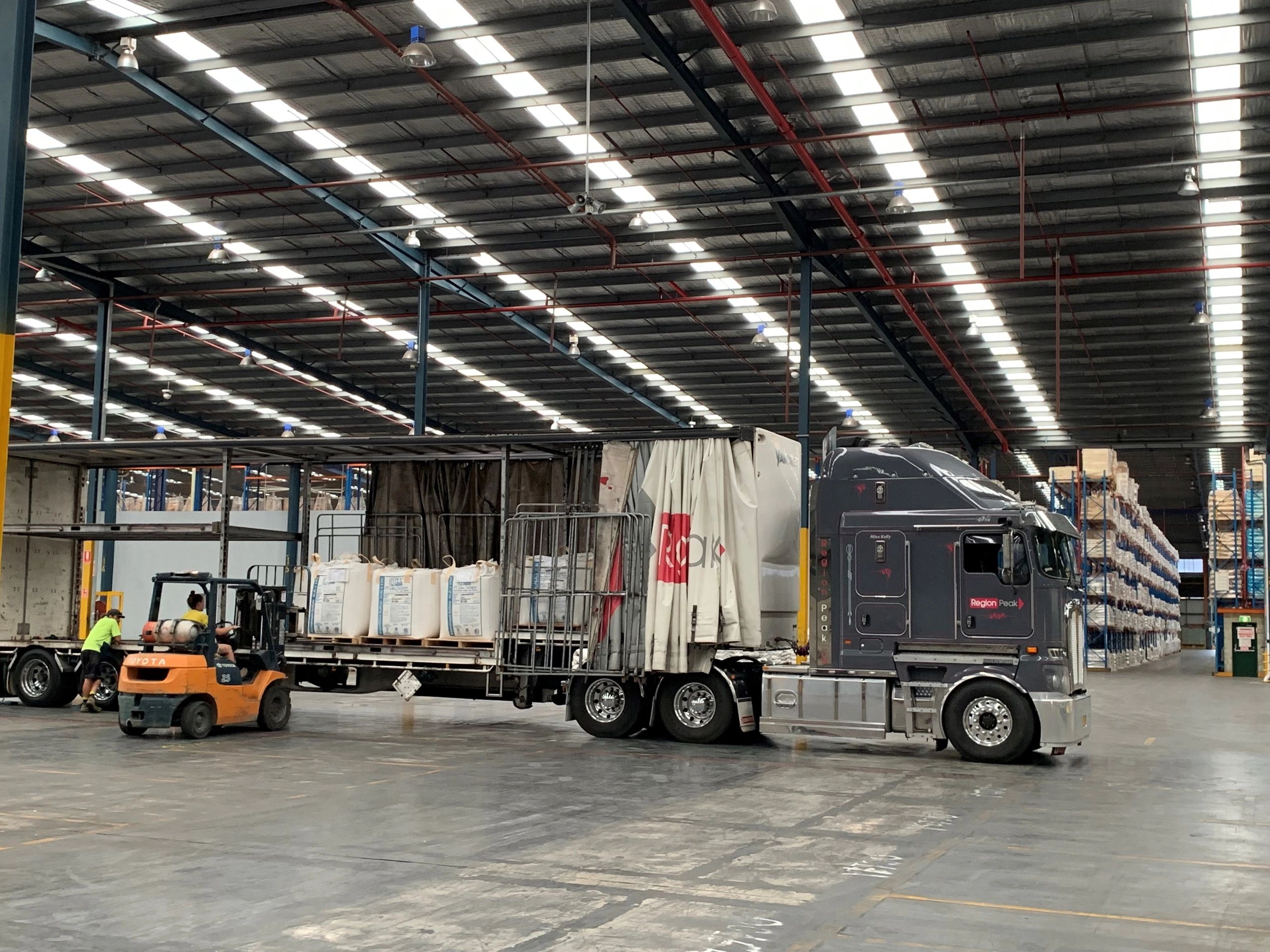 Redbackdistribution.com