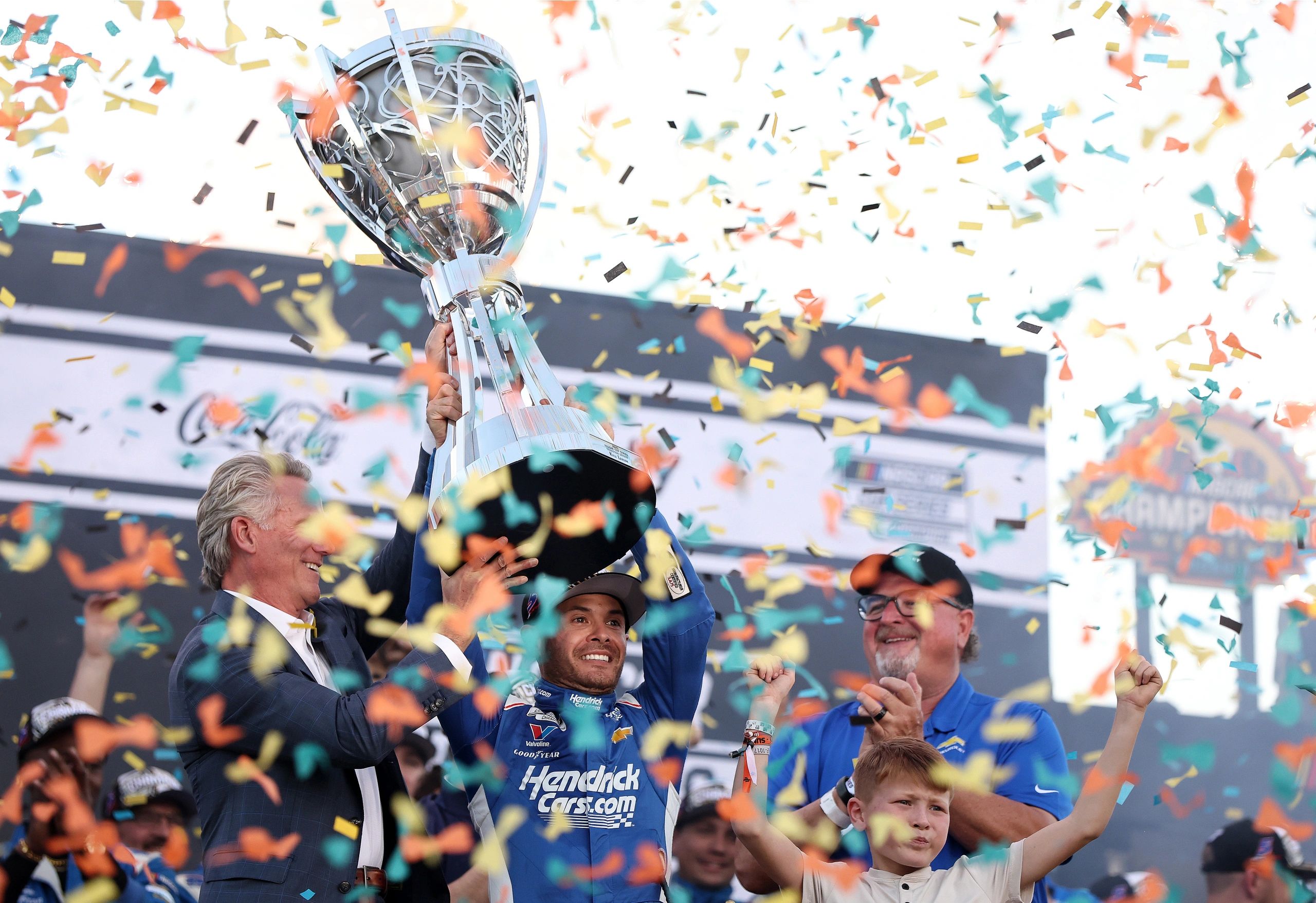 Kyle Larson Wins the '25 Cup Series Champion on Late-Race Restart