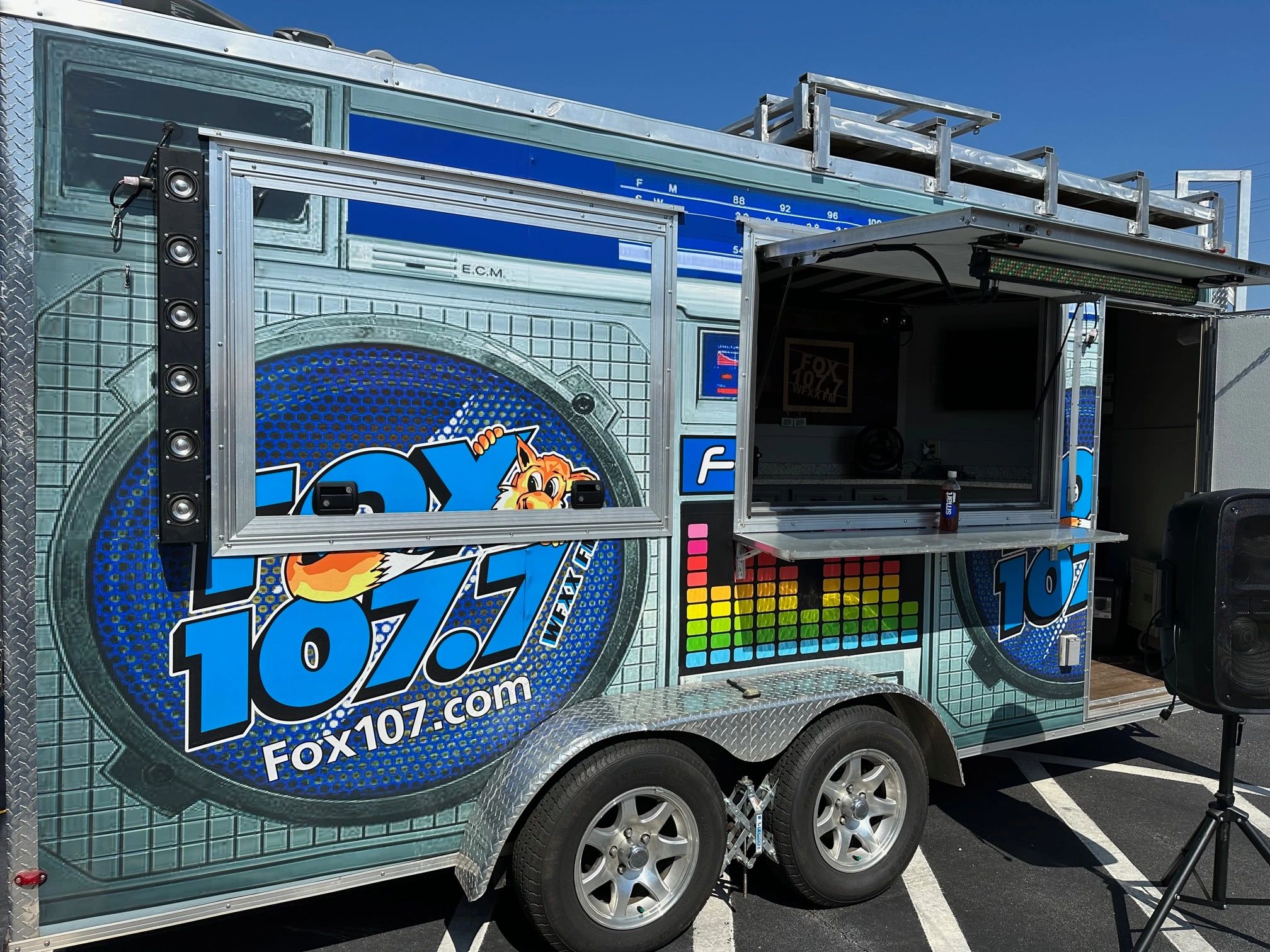 Radio Broadcast – Fox 107 FM