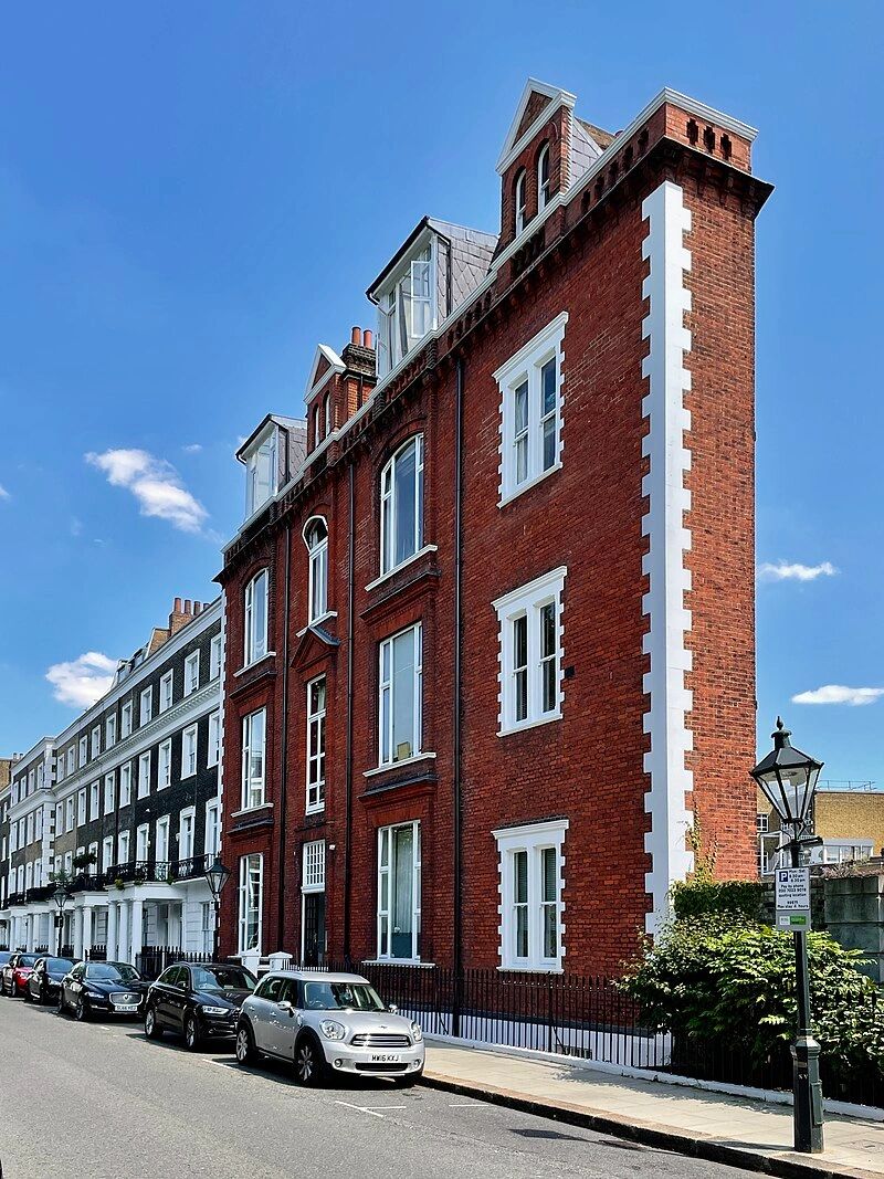 Thin End of the Wedge: 5 Thurloe Square