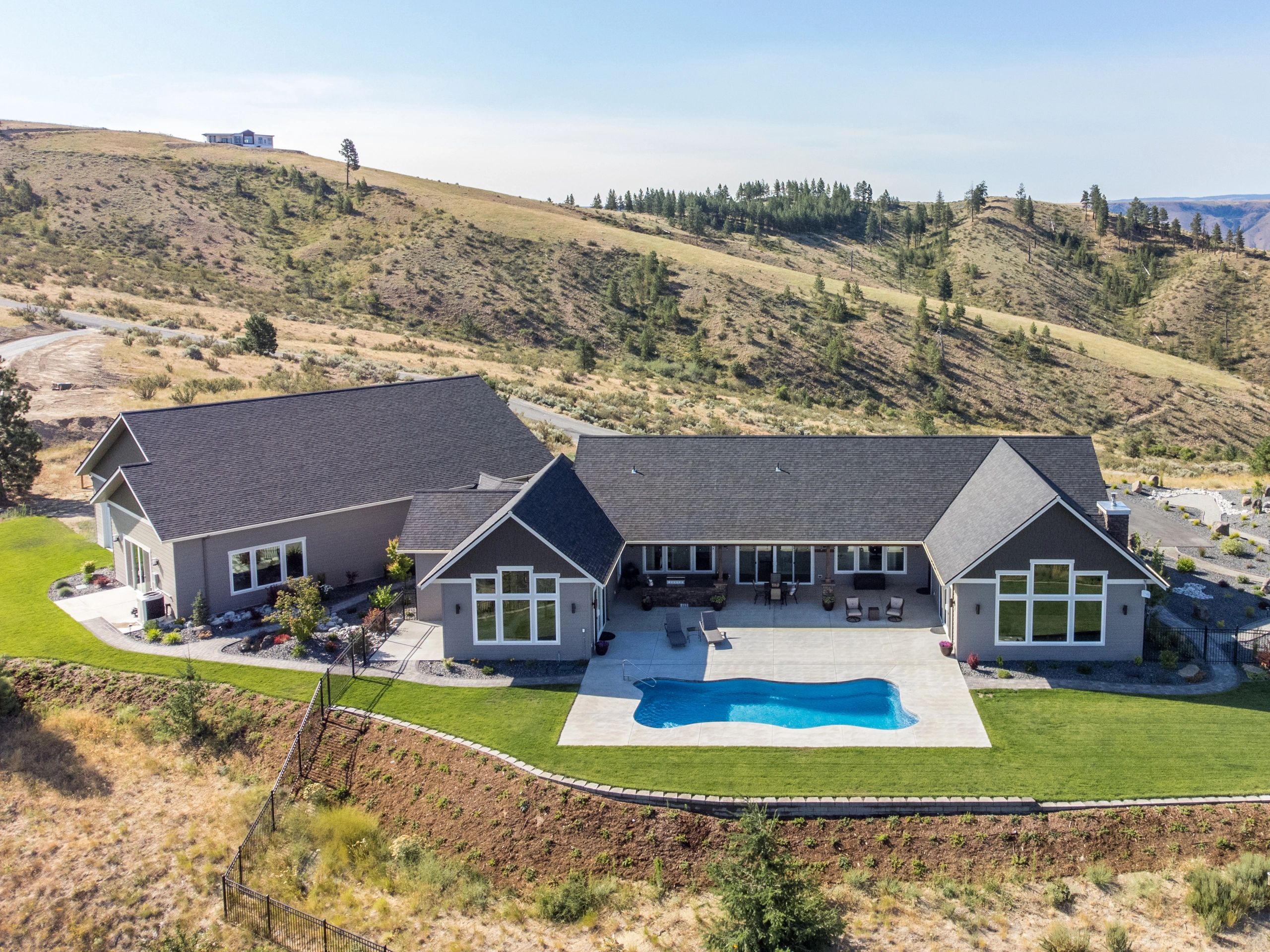 Pinnacle Custom Builders LLC