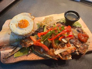 Kalye Marinas Cafe and Seafood Hub