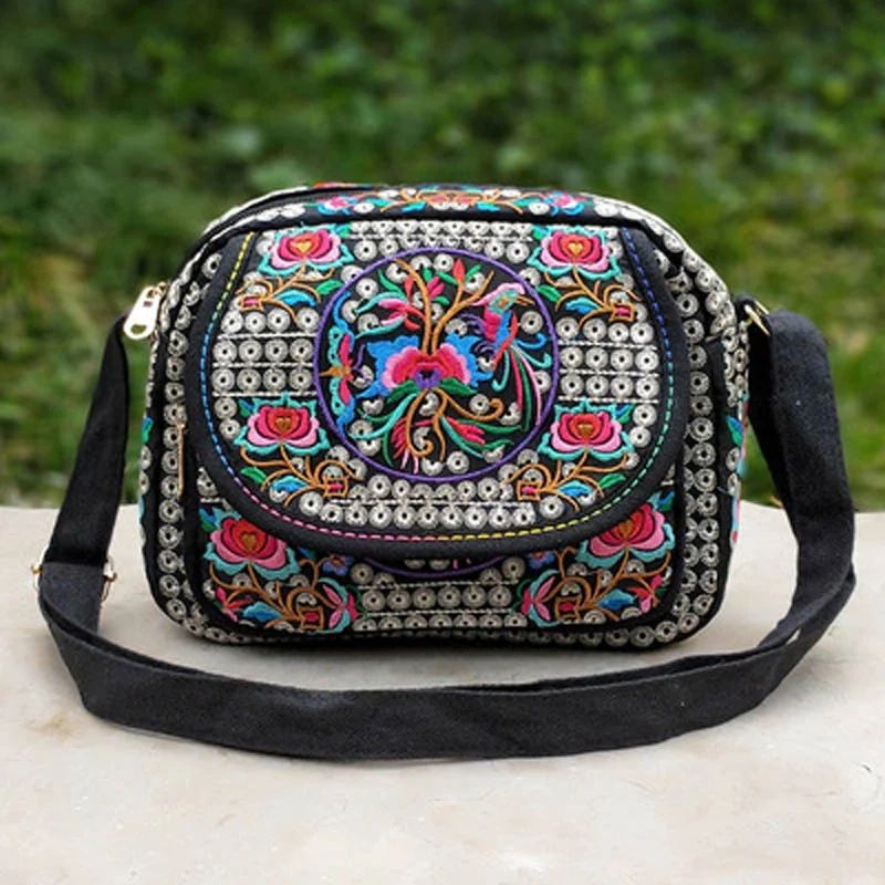 Elegant Flower Embroidery Shoulder Bag