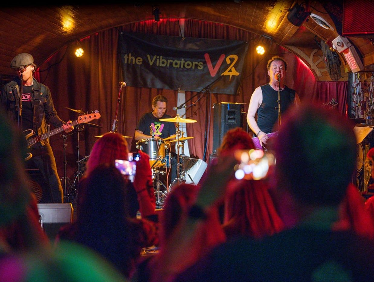 The Vibrators V2 - English Punk Rock Band