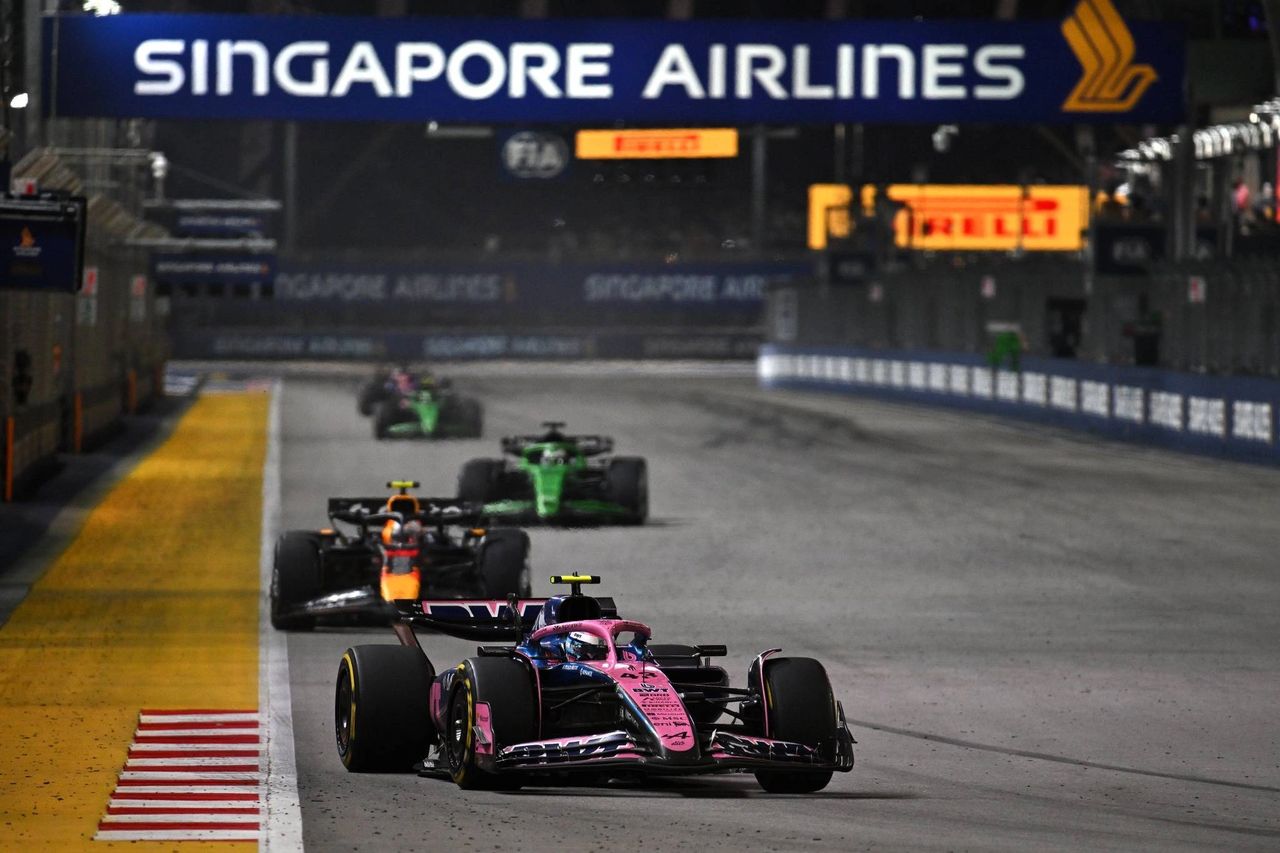 George Russell Wins Singapore Grand Prix 2025: Marina Bay F1 Race ...